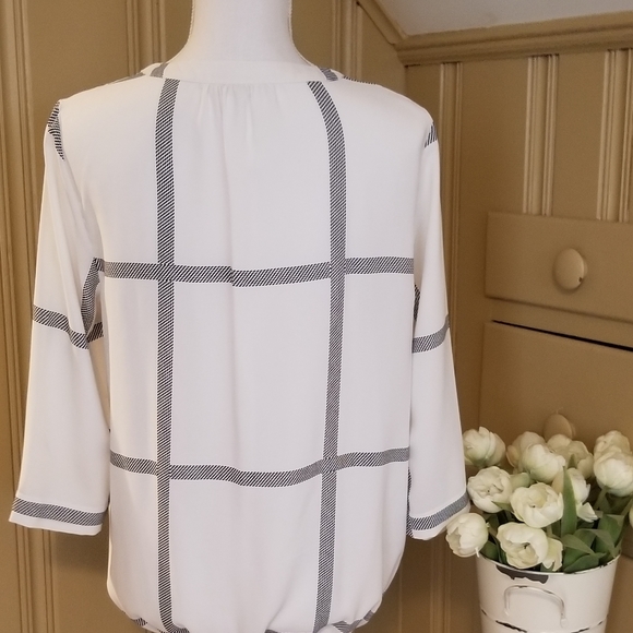 41 Hawthorn | Tops | Beautiful White Blouse With Modern Pattern Stripe ...
